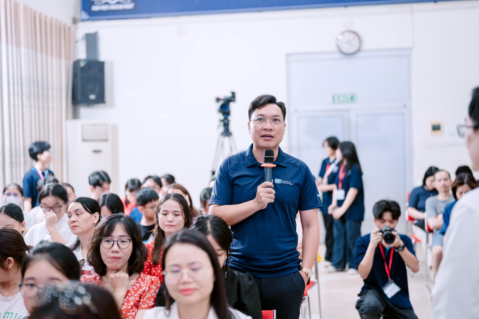 Trường THPT chuyên Ngoại ngữ tổ chức thành công Ngày hội Tư vấn tuyển ...