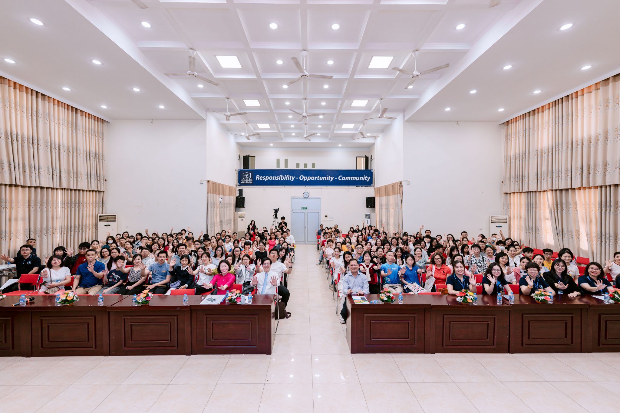 Tuyển sinh – Trường THPT Chuyên Ngoại ngữ