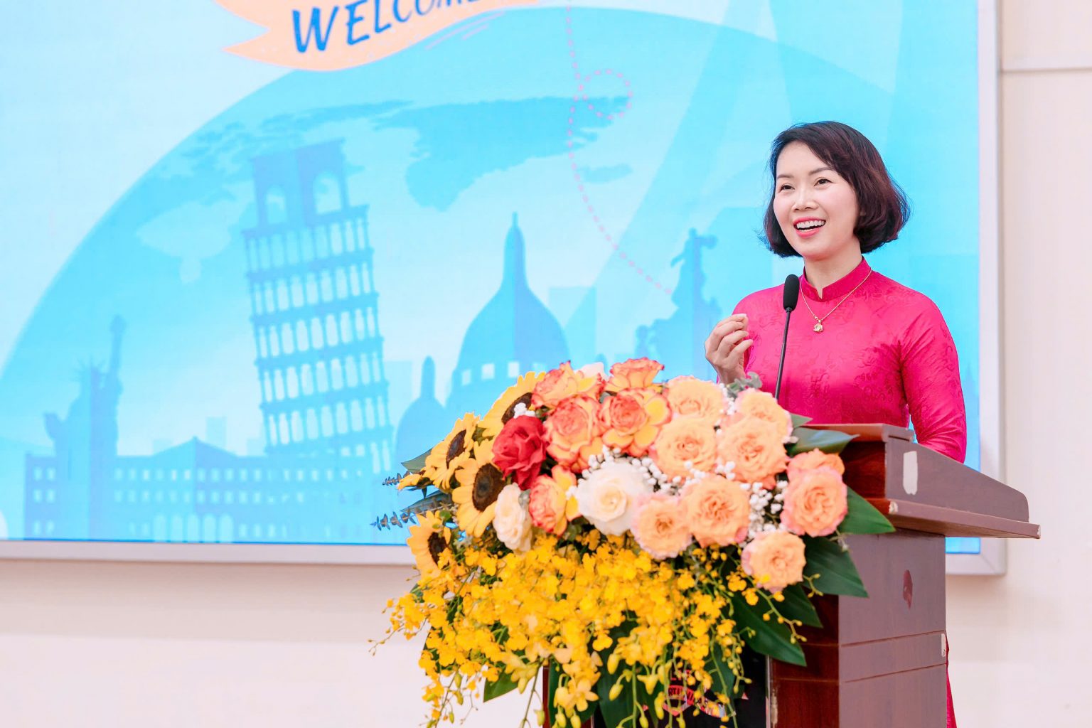 Trường THPT chuyên Ngoại ngữ tổ chức thành công Ngày hội Tư vấn tuyển ...